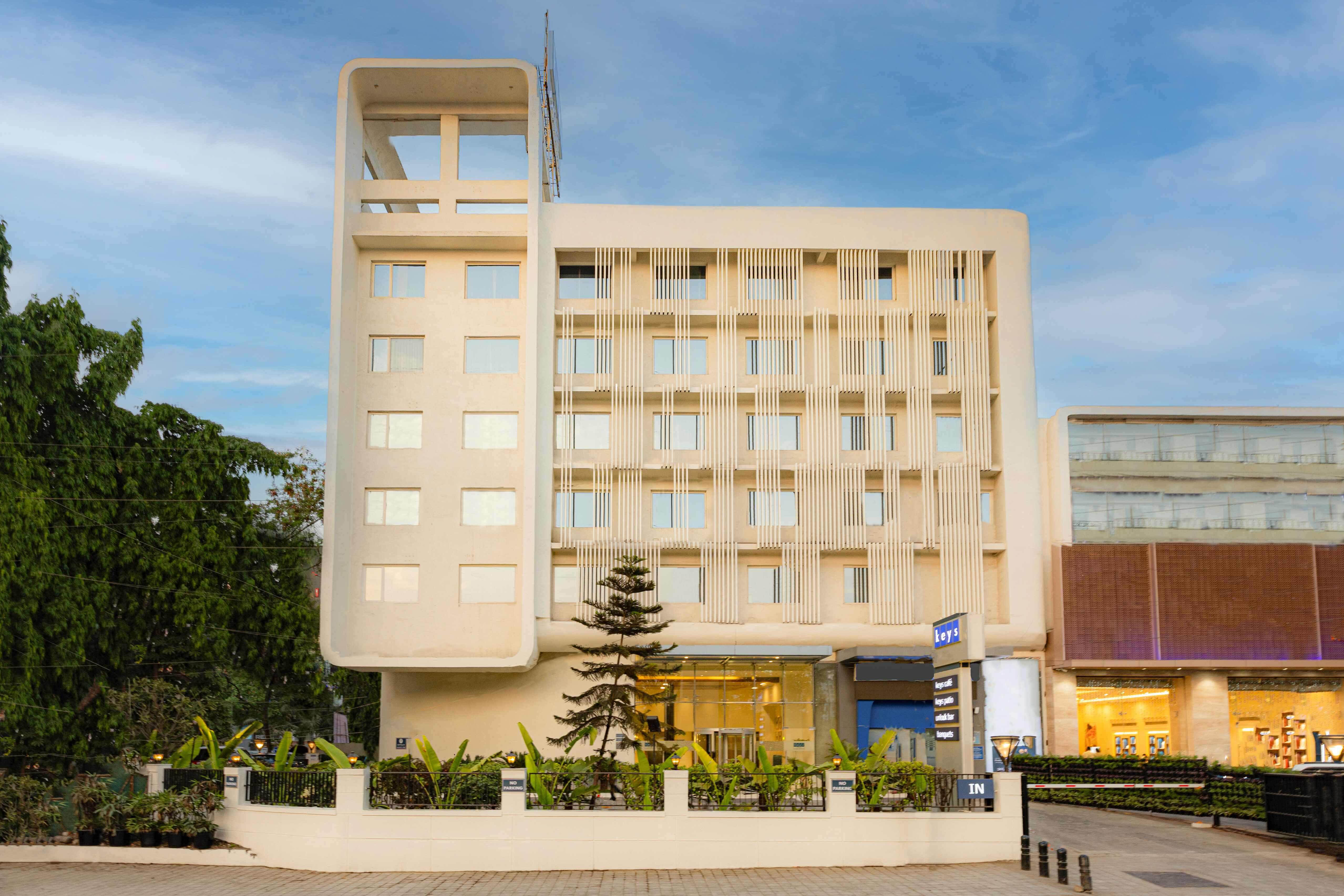 Hotels in Chinchwad, Pune | Lemon Tree Hotel, Pune