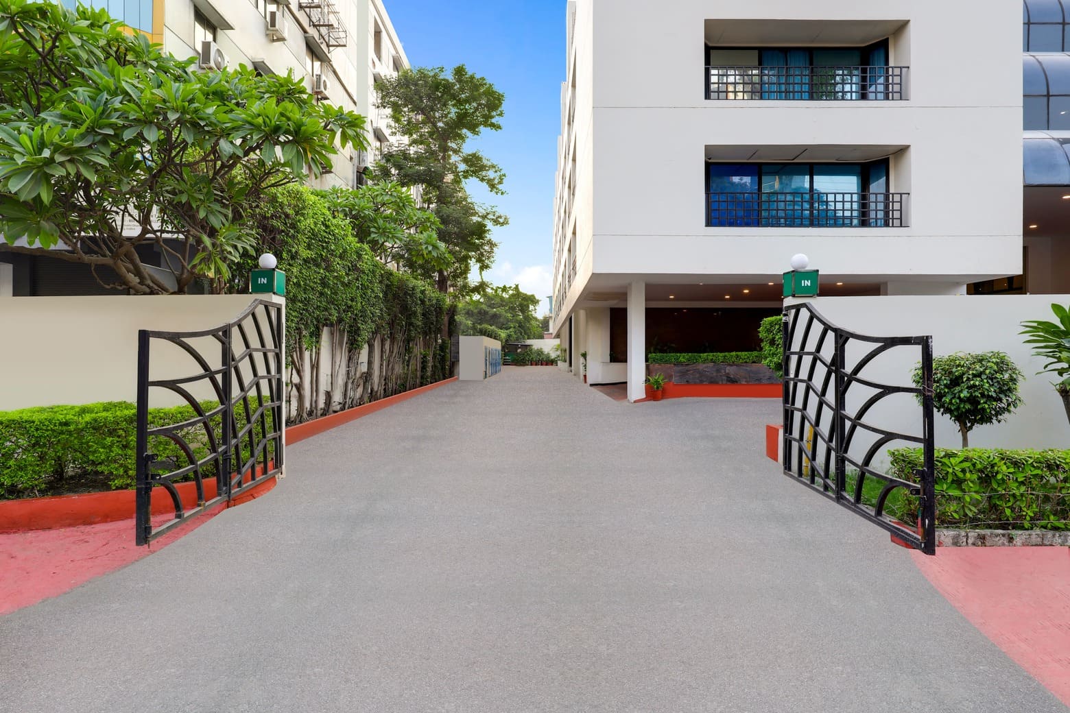 Hotels in Indore | Railway Station | Lemon Tree Hotel
