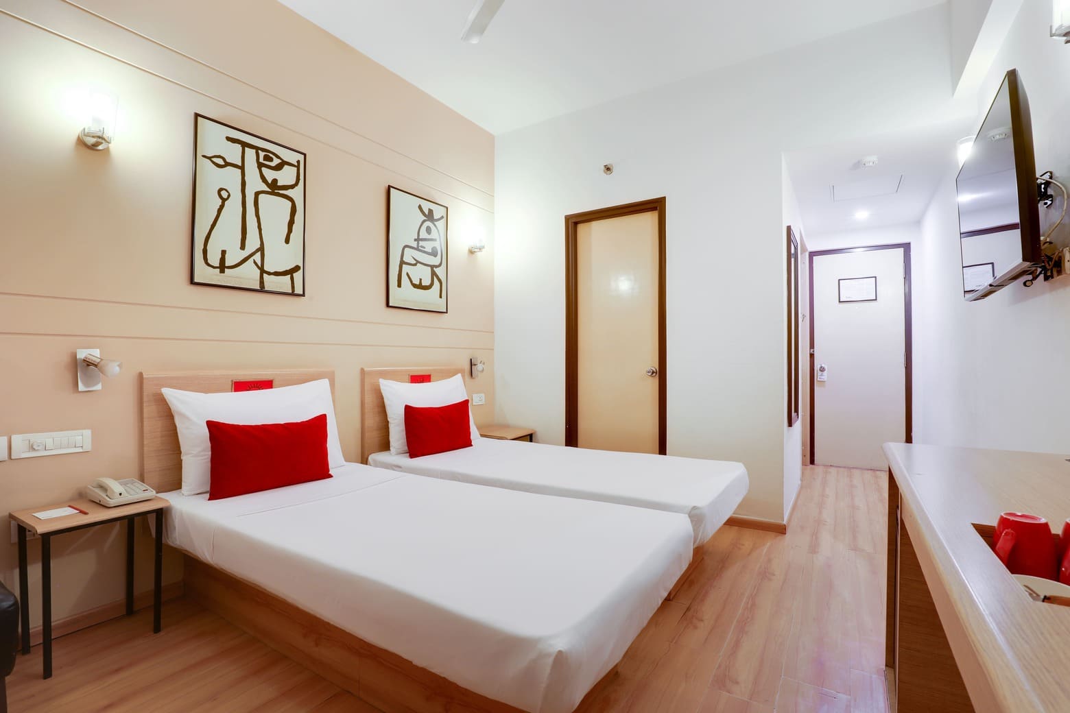 Hotels in East Delhi | Mayur Vihar | Red Fox by Lemon Tree